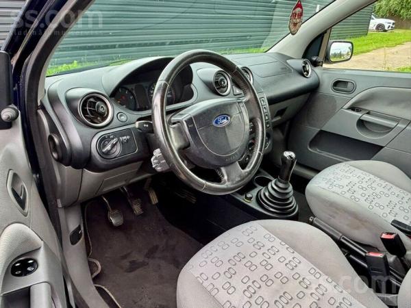Zils Ford Fiesta 2003 Rīga, ar dzinēja tilpumu 1.40 L un nobraukumu 370 tūkst. km par 680 €, foto 6 vietnē AUTOMOTO.COM.LV