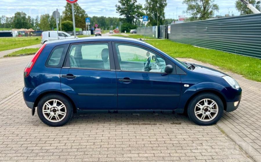 Blue Ford Fiesta 2003 in Riga, with an engine capacity of 1.40 L and mileage of 370 thousand km for 680 €, photo 5 on AUTOMOTO.COM.LV