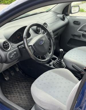 Zils Ford Fiesta 2003 Tallina, ar dzinēja tilpumu 1.30 L un nobraukumu 293 tūkst. km par 799 €, foto 15 vietnē AUTOMOTO.COM.LV
