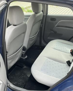 Zils Ford Fiesta 2003 Tallina, ar dzinēja tilpumu 1.30 L un nobraukumu 293 tūkst. km par 799 €, foto 16 vietnē AUTOMOTO.COM.LV