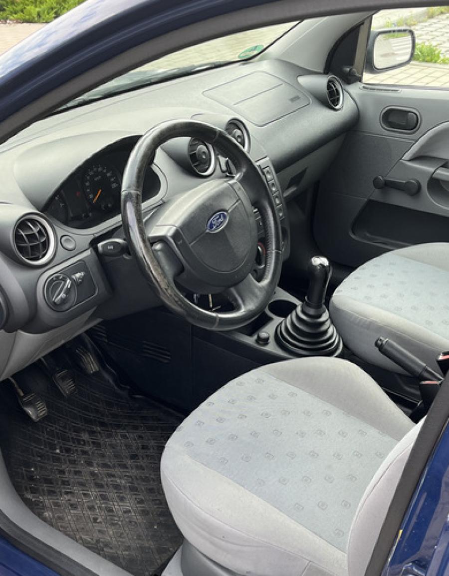 Zils Ford Fiesta 2003 Tallina, ar dzinēja tilpumu 1.30 L un nobraukumu 293 tūkst. km par 799 €, foto 14 vietnē AUTOMOTO.COM.LV