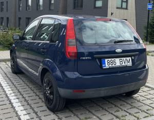 Zils Ford Fiesta 2003 Tallina, ar dzinēja tilpumu 1.30 L un nobraukumu 293 tūkst. km par 799 €, foto 26 vietnē AUTOMOTO.COM.LV