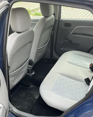 Zils Ford Fiesta 2003 Tallina, ar dzinēja tilpumu 1.30 L un nobraukumu 293 tūkst. km par 799 €, foto 32 vietnē AUTOMOTO.COM.LV