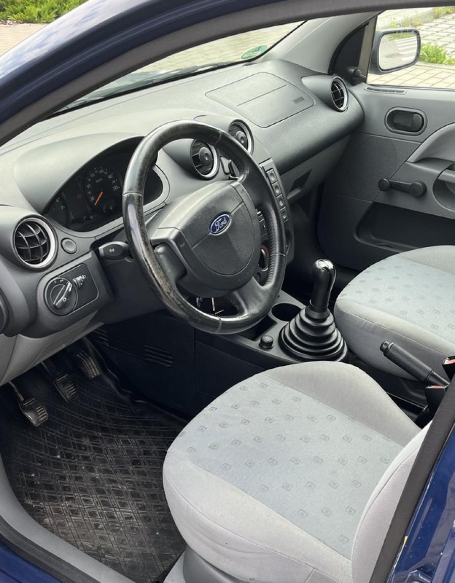Zils Ford Fiesta 2003 Tallina, ar dzinēja tilpumu 1.30 L un nobraukumu 293 tūkst. km par 799 €, foto 31 vietnē AUTOMOTO.COM.LV