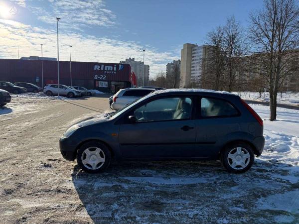 Blue Ford Fiesta 2004 in Vilnius, with an engine capacity of 1.40 L and mileage of 486 thousand km for 690 €, photo 3 on AUTOMOTO.COM.LV