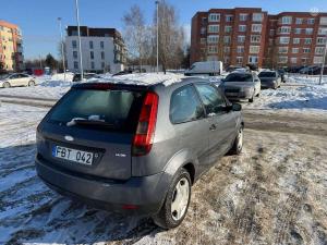 Blue Ford Fiesta 2004 in Vilnius, with an engine capacity of 1.40 L and mileage of 486 thousand km for 690 €, photo 6 on AUTOMOTO.COM.LV