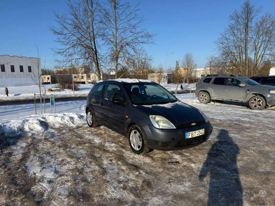Blue Ford Fiesta 2004 in Vilnius, with an engine capacity of 1.40 L and mileage of 486 thousand km for 690 €, photo 7 on AUTOMOTO.COM.LV