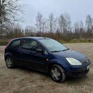 Blue Ford Fiesta 2004 in Riga, with an engine capacity of 1.40 L and mileage of 314 thousand km for 600 €, photo 3 on AUTOMOTO.COM.LV