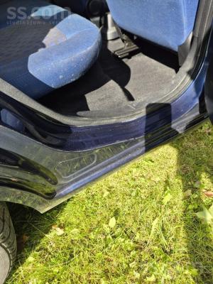Zils Ford Fiesta 2004 Cēsis, ar dzinēja tilpumu 1.40 L un nobraukumu 170 tūkst. km par 1600 €, foto 7 vietnē AUTOMOTO.COM.LV