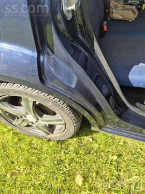 Zils Ford Fiesta 2004 Cēsis, ar dzinēja tilpumu 1.40 L un nobraukumu 170 tūkst. km par 1600 €, foto 8 vietnē AUTOMOTO.COM.LV
