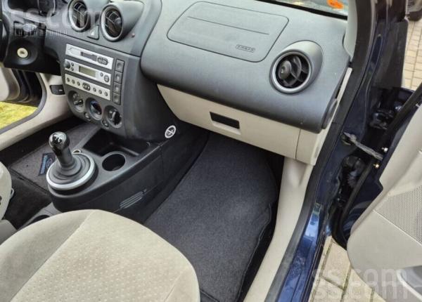 Blue Ford Fiesta 2004 in Riga, with an engine capacity of 1.40 L and mileage of 143 thousand km for 1900 €, photo 6 on AUTOMOTO.COM.LV