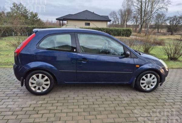 Blue Ford Fiesta 2004 in Riga, with an engine capacity of 1.40 L and mileage of 143 thousand km for 1900 €, photo 9 on AUTOMOTO.COM.LV