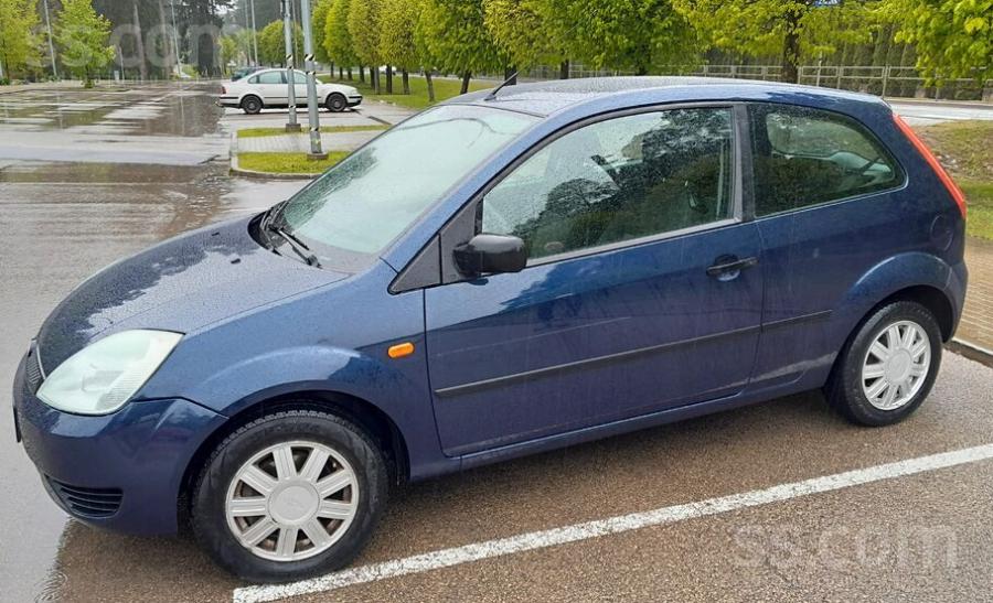 Blue Ford Fiesta 2005 in Ogre, with an engine capacity of 1.30 L and mileage of 205 thousand km for 1350 €, photo 1 on AUTOMOTO.COM.LV
