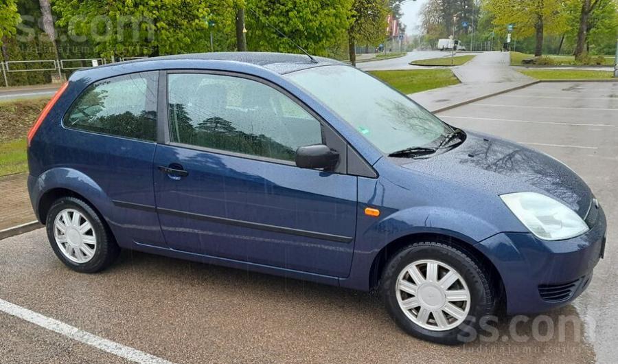 Blue Ford Fiesta 2005 in Ogre, with an engine capacity of 1.30 L and mileage of 205 thousand km for 1350 €, photo 4 on AUTOMOTO.COM.LV
