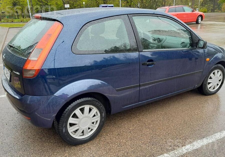Blue Ford Fiesta 2005 in Ogre, with an engine capacity of 1.30 L and mileage of 205 thousand km for 1350 €, photo 5 on AUTOMOTO.COM.LV