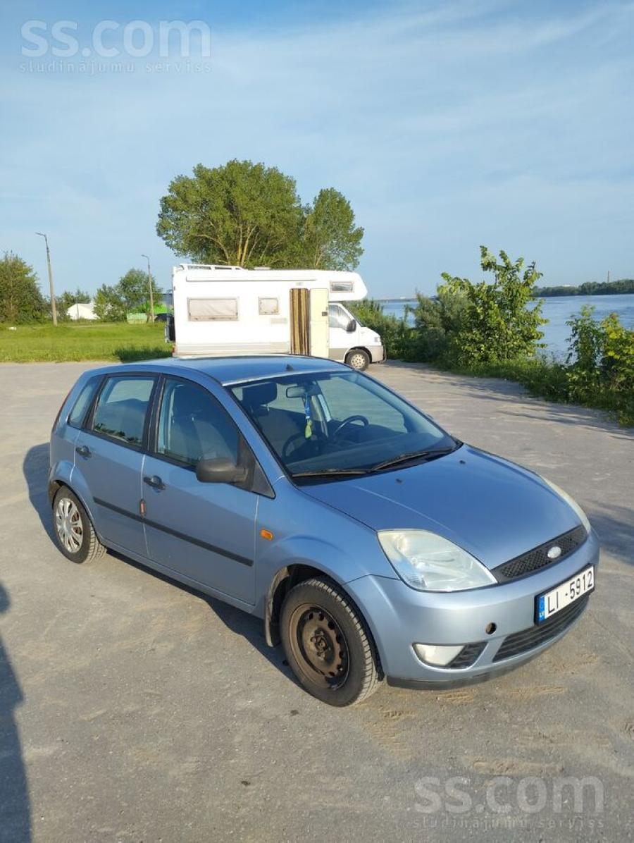 Zils Ford Fiesta 2005 Rīga, ar dzinēja tilpumu 1.40 L un nobraukumu 276 tūkst. km par 3490 €, foto 1 vietnē AUTOMOTO.COM.LV