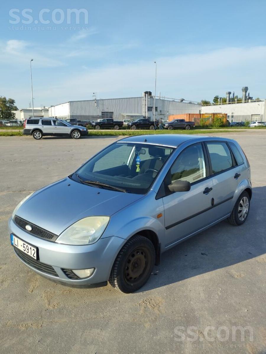 Zils Ford Fiesta 2005 Rīga, ar dzinēja tilpumu 1.40 L un nobraukumu 276 tūkst. km par 3490 €, foto 2 vietnē AUTOMOTO.COM.LV