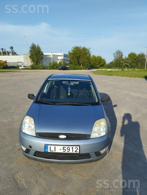 Zils Ford Fiesta 2005 Rīga, ar dzinēja tilpumu 1.40 L un nobraukumu 276 tūkst. km par 3490 €, foto 3 vietnē AUTOMOTO.COM.LV