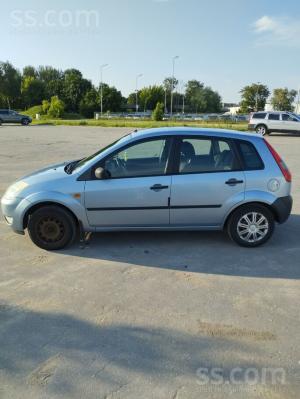 Zils Ford Fiesta 2005 Rīga, ar dzinēja tilpumu 1.40 L un nobraukumu 276 tūkst. km par 3490 €, foto 5 vietnē AUTOMOTO.COM.LV