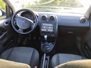 Zils Ford Fiesta 2005 Rīga, ar dzinēja tilpumu 1.40 L un nobraukumu 276 tūkst. km par 3490 €, foto 7 vietnē AUTOMOTO.COM.LV