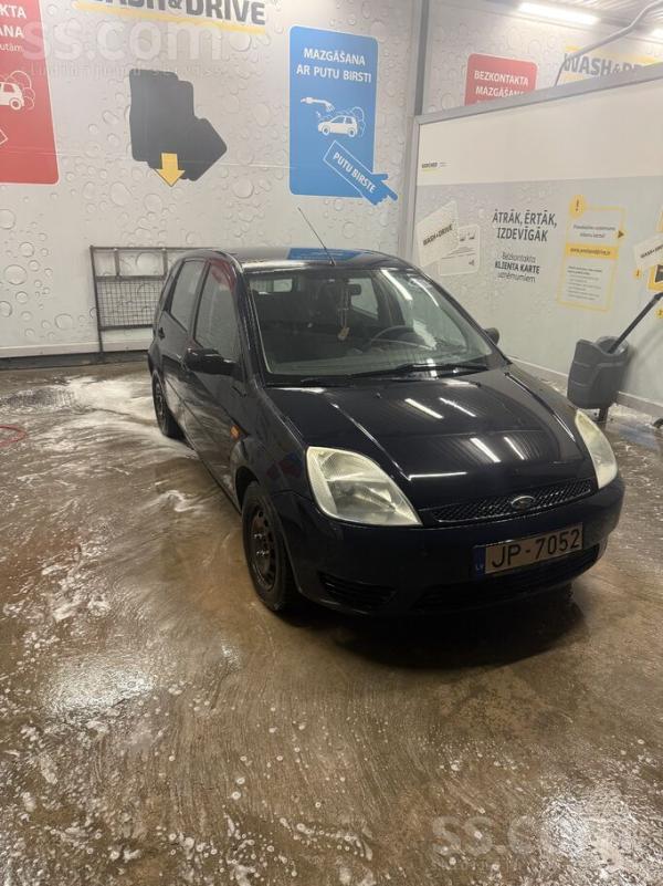 Blue Ford Fiesta 2005 in Riga, with an engine capacity of 1.60 L and mileage of 287 thousand km for 1000 €, photo 2 on AUTOMOTO.COM.LV