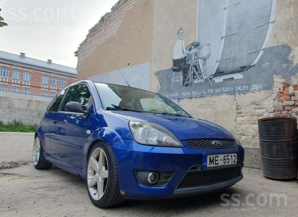 Zils Ford Fiesta 2005 Liepāja, ar dzinēja tilpumu 2.00 L un nobraukumu 173 tūkst. km par 4350 €, foto 3 vietnē AUTOMOTO.COM.LV