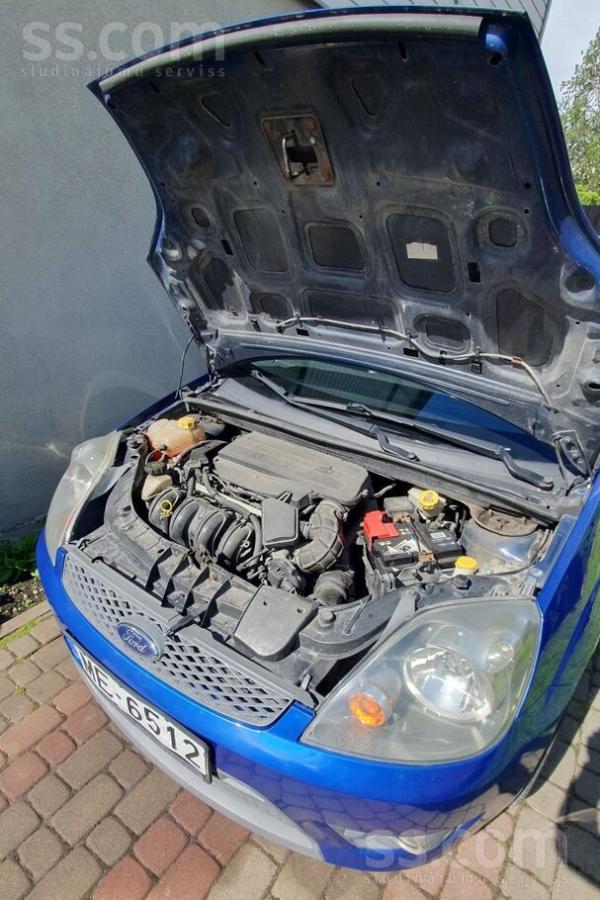 Zils Ford Fiesta 2005 Liepāja, ar dzinēja tilpumu 2.00 L un nobraukumu 173 tūkst. km par 4350 €, foto 7 vietnē AUTOMOTO.COM.LV