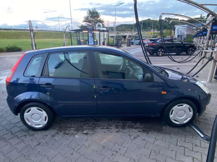 Zils Ford Fiesta 2005 Viļņa, ar dzinēja tilpumu 1.39 L un nobraukumu 213 tūkst. km par 800 €, foto 6 vietnē AUTOMOTO.COM.LV