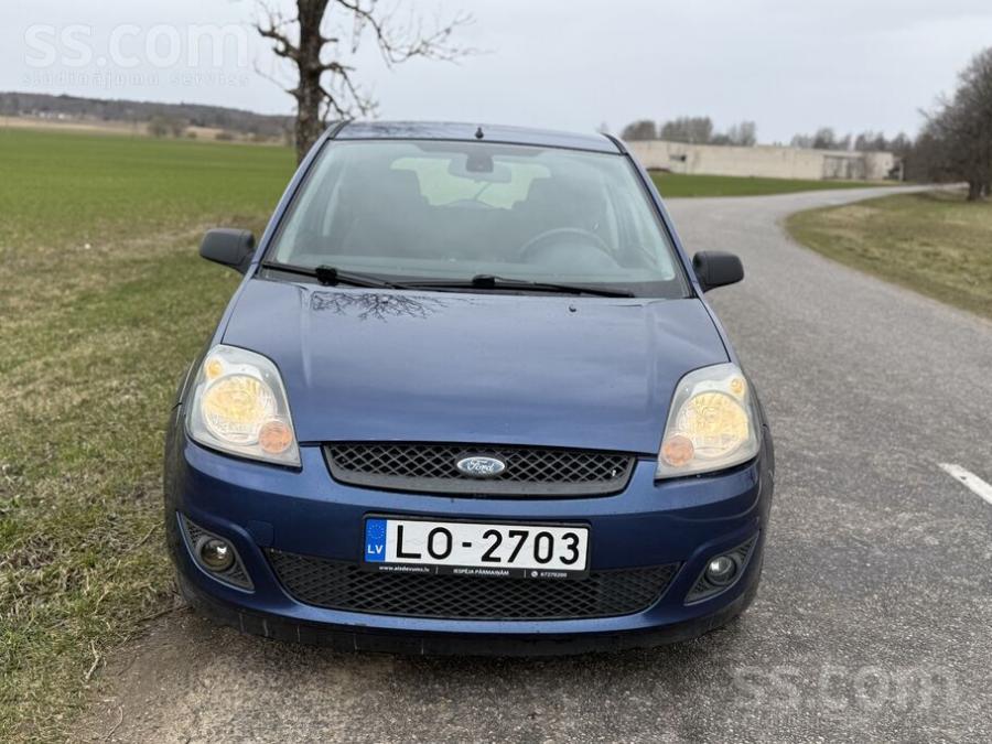 Zils Ford Fiesta 2006 Kuldīga, ar dzinēja tilpumu 1.40 L un nobraukumu 287 tūkst. km par 1350 €, foto 3 vietnē AUTOMOTO.COM.LV
