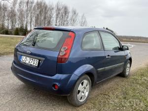 Zils Ford Fiesta 2006 Kuldīga, ar dzinēja tilpumu 1.40 L un nobraukumu 287 tūkst. km par 1350 €, foto 5 vietnē AUTOMOTO.COM.LV