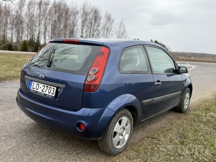 Zils Ford Fiesta 2006 Kuldīga, ar dzinēja tilpumu 1.40 L un nobraukumu 287 tūkst. km par 1350 €, foto 5 vietnē AUTOMOTO.COM.LV
