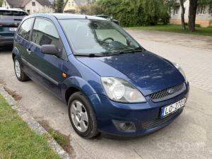 Zils Ford Fiesta 2006 Kuldīga, ar dzinēja tilpumu 1.40 L un nobraukumu 287 tūkst. km par 1000 €, foto 4 vietnē AUTOMOTO.COM.LV