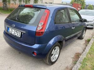 Zils Ford Fiesta 2006 Kuldīga, ar dzinēja tilpumu 1.40 L un nobraukumu 287 tūkst. km par 1000 €, foto 5 vietnē AUTOMOTO.COM.LV