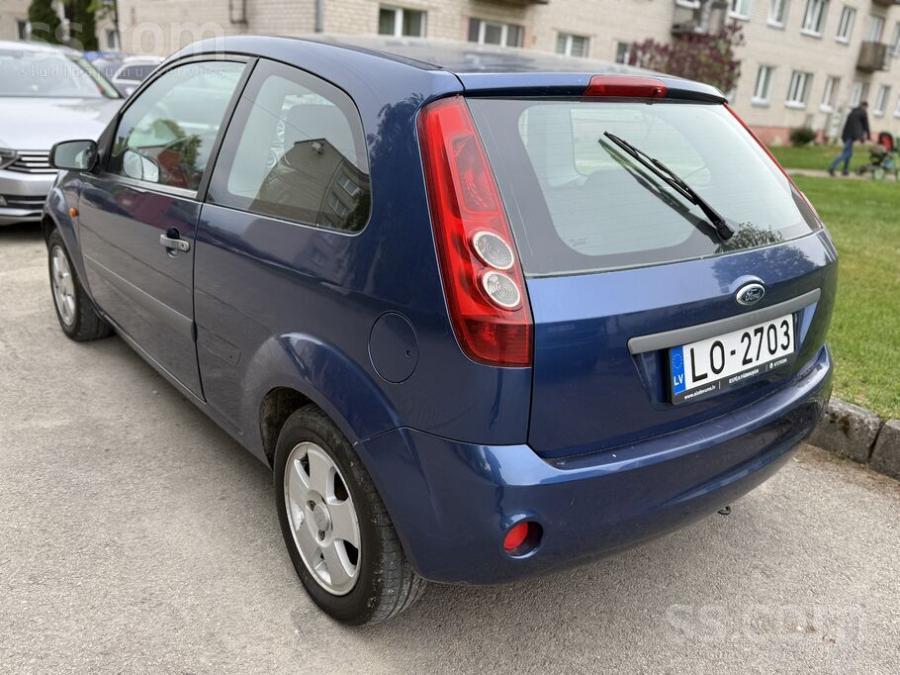Zils Ford Fiesta 2006 Kuldīga, ar dzinēja tilpumu 1.40 L un nobraukumu 287 tūkst. km par 1000 €, foto 6 vietnē AUTOMOTO.COM.LV