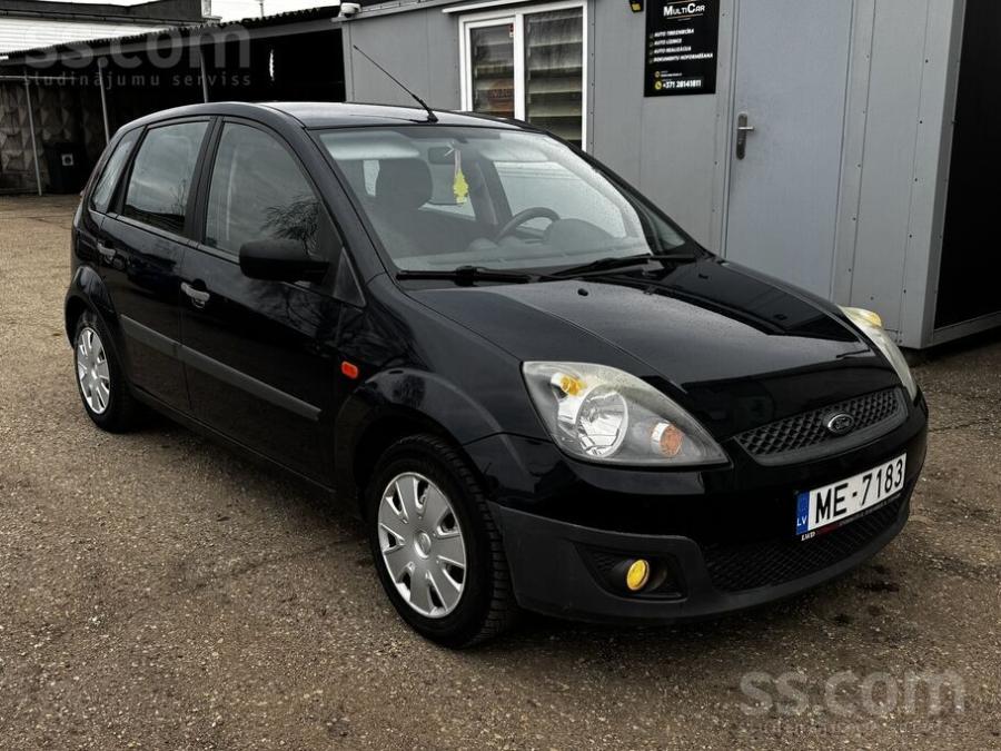 Zils Ford Fiesta 2006 Daugavpils, ar dzinēja tilpumu 1.40 L un nobraukumu 0 tūkst. km par 1390 €, foto 1 vietnē AUTOMOTO.COM.LV
