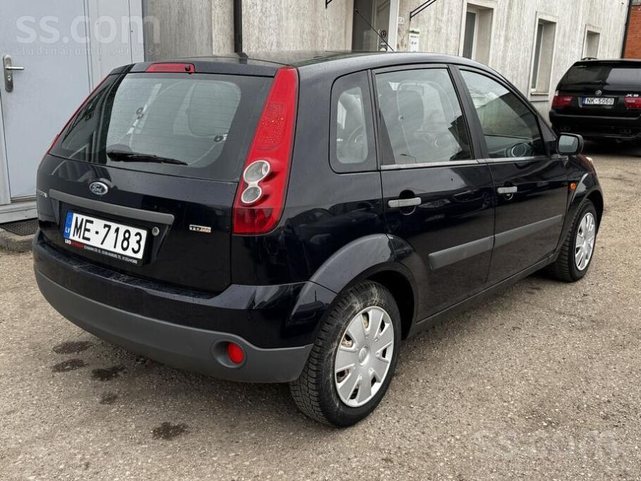Zils Ford Fiesta 2006 Daugavpils, ar dzinēja tilpumu 1.40 L un nobraukumu 0 tūkst. km par 1390 €, foto 7 vietnē AUTOMOTO.COM.LV