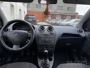 Zils Ford Fiesta 2006 Daugavpils, ar dzinēja tilpumu 1.40 L un nobraukumu 0 tūkst. km par 1390 €, foto 12 vietnē AUTOMOTO.COM.LV