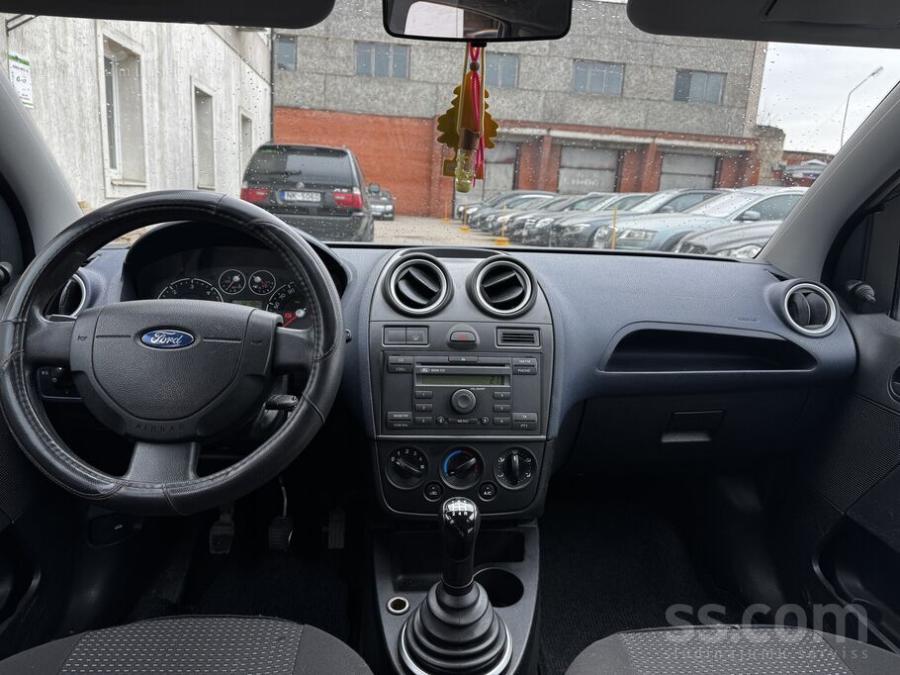 Zils Ford Fiesta 2006 Daugavpils, ar dzinēja tilpumu 1.40 L un nobraukumu 0 tūkst. km par 1390 €, foto 12 vietnē AUTOMOTO.COM.LV