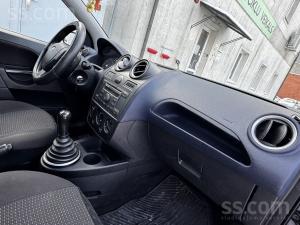 Zils Ford Fiesta 2006 Daugavpils, ar dzinēja tilpumu 1.40 L un nobraukumu 0 tūkst. km par 1390 €, foto 13 vietnē AUTOMOTO.COM.LV