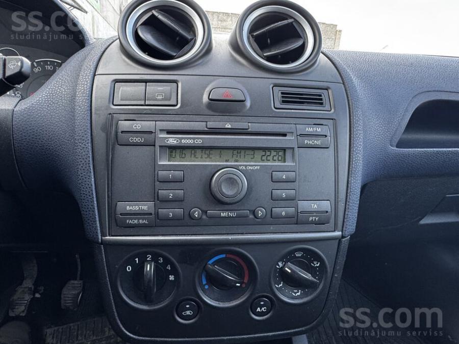 Zils Ford Fiesta 2006 Daugavpils, ar dzinēja tilpumu 1.40 L un nobraukumu 0 tūkst. km par 1390 €, foto 14 vietnē AUTOMOTO.COM.LV