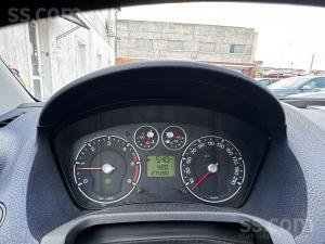 Zils Ford Fiesta 2006 Daugavpils, ar dzinēja tilpumu 1.40 L un nobraukumu 0 tūkst. km par 1390 €, foto 15 vietnē AUTOMOTO.COM.LV