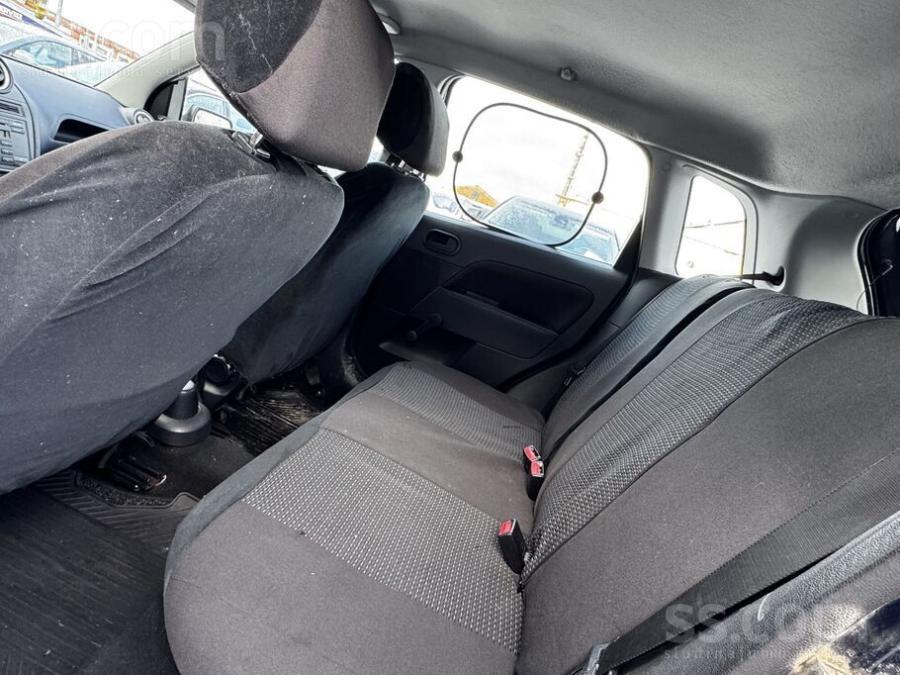 Zils Ford Fiesta 2006 Daugavpils, ar dzinēja tilpumu 1.40 L un nobraukumu 0 tūkst. km par 1390 €, foto 16 vietnē AUTOMOTO.COM.LV