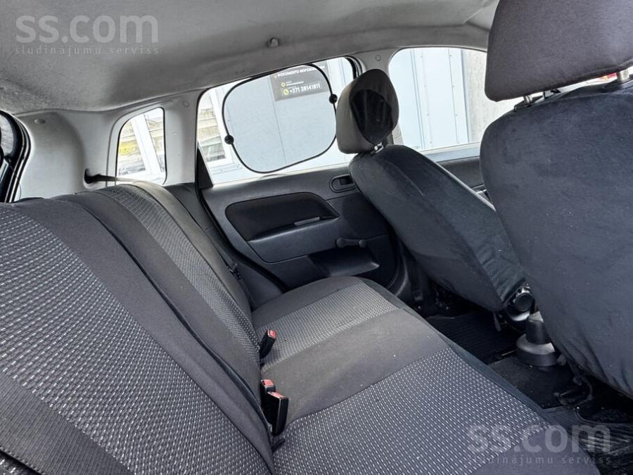 Zils Ford Fiesta 2006 Daugavpils, ar dzinēja tilpumu 1.40 L un nobraukumu 0 tūkst. km par 1390 €, foto 17 vietnē AUTOMOTO.COM.LV