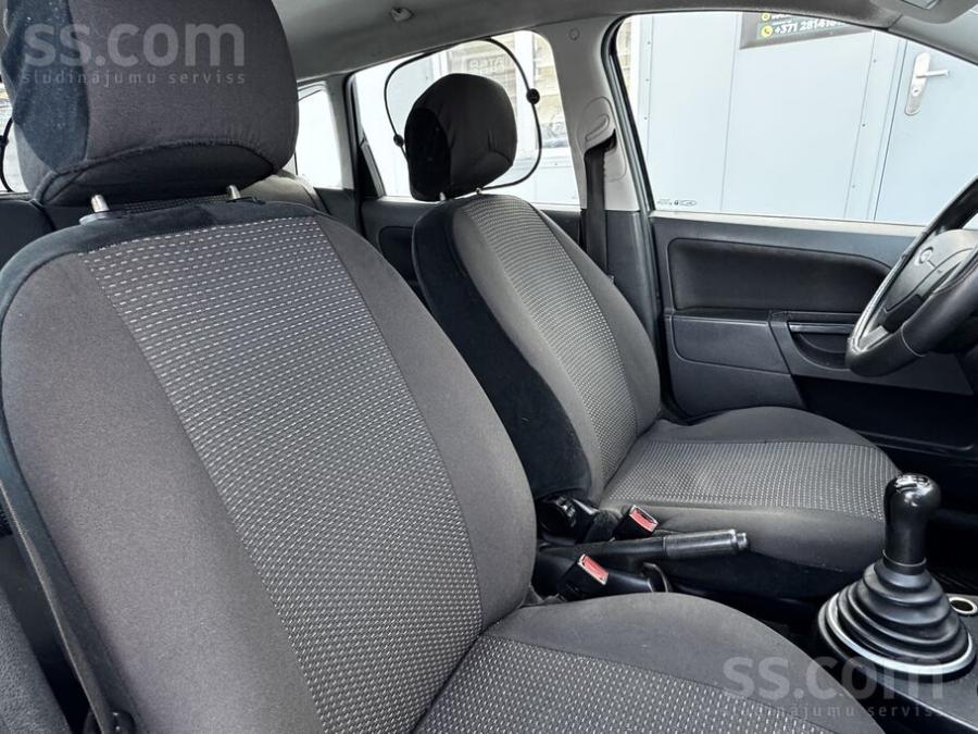 Zils Ford Fiesta 2006 Daugavpils, ar dzinēja tilpumu 1.40 L un nobraukumu 0 tūkst. km par 1390 €, foto 18 vietnē AUTOMOTO.COM.LV