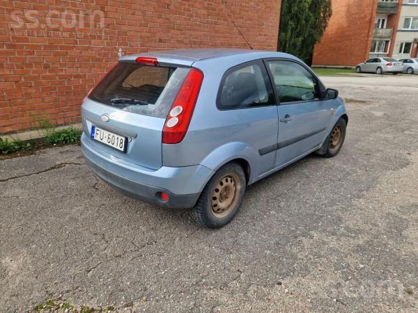 Zils Ford Fiesta 2006 Kuldīga, ar dzinēja tilpumu 1.30 L un nobraukumu 195 tūkst. km par 600 €, foto 3 vietnē AUTOMOTO.COM.LV