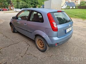 Zils Ford Fiesta 2006 Kuldīga, ar dzinēja tilpumu 1.30 L un nobraukumu 195 tūkst. km par 600 €, foto 5 vietnē AUTOMOTO.COM.LV
