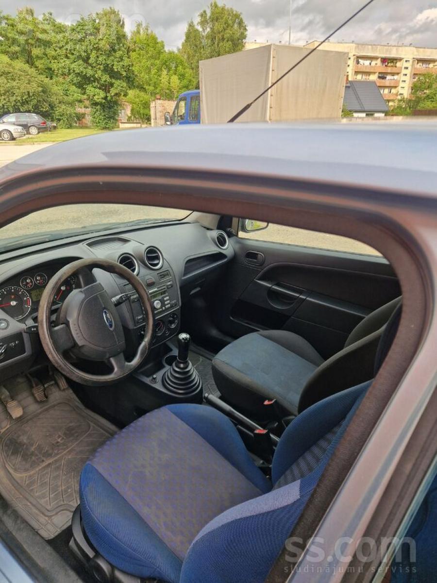 Zils Ford Fiesta 2006 Kuldīga, ar dzinēja tilpumu 1.30 L un nobraukumu 195 tūkst. km par 600 €, foto 7 vietnē AUTOMOTO.COM.LV