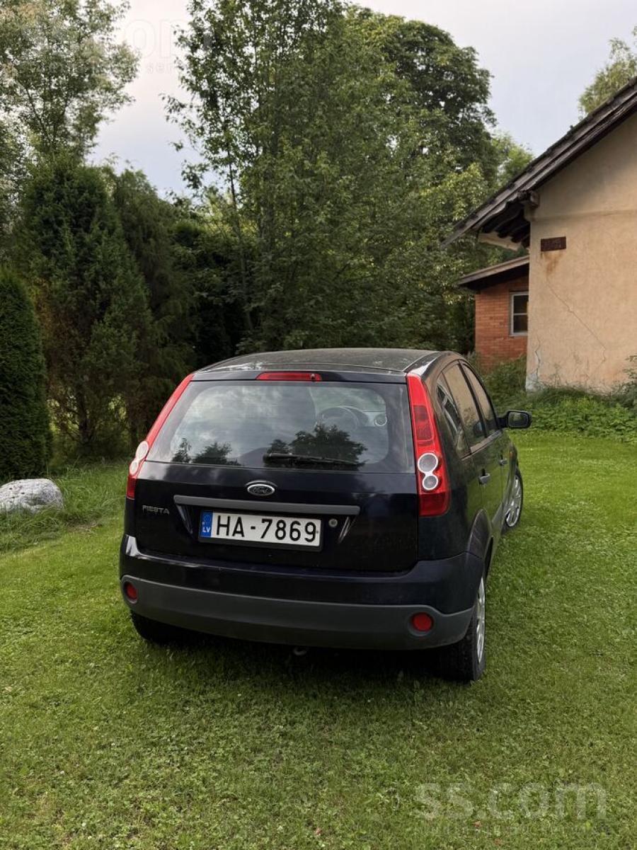 Zils Ford Fiesta 2006 Cēsis, ar dzinēja tilpumu 1.30 L un nobraukumu 123 tūkst. km par 1200 €, foto 4 vietnē AUTOMOTO.COM.LV