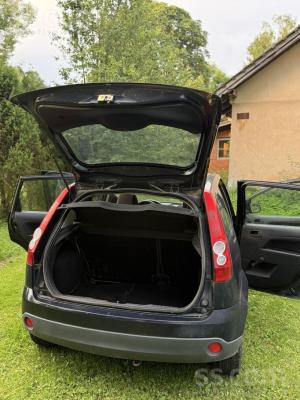 Zils Ford Fiesta 2006 Cēsis, ar dzinēja tilpumu 1.30 L un nobraukumu 123 tūkst. km par 1200 €, foto 5 vietnē AUTOMOTO.COM.LV
