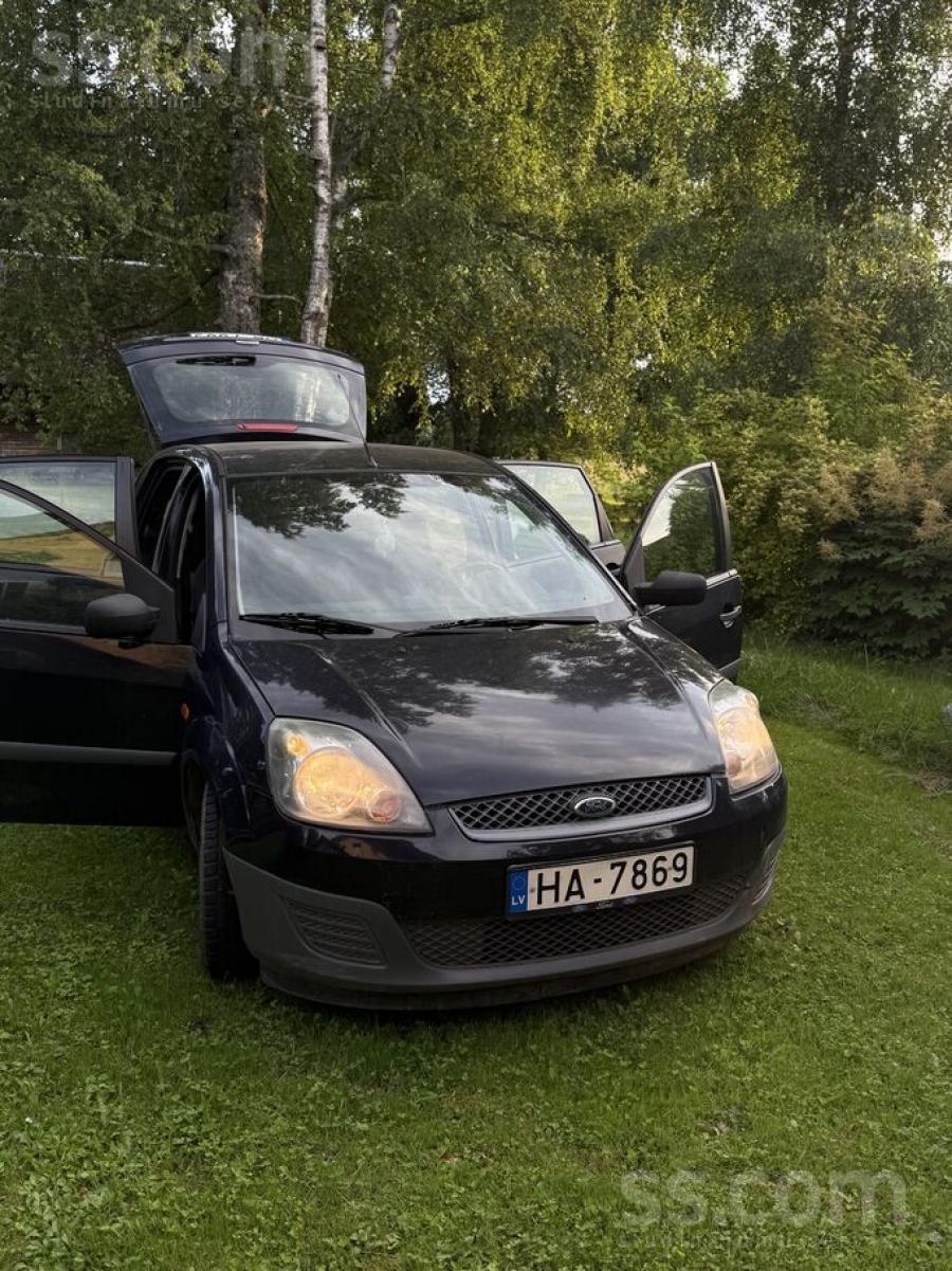 Zils Ford Fiesta 2006 Cēsis, ar dzinēja tilpumu 1.30 L un nobraukumu 123 tūkst. km par 1200 €, foto 6 vietnē AUTOMOTO.COM.LV